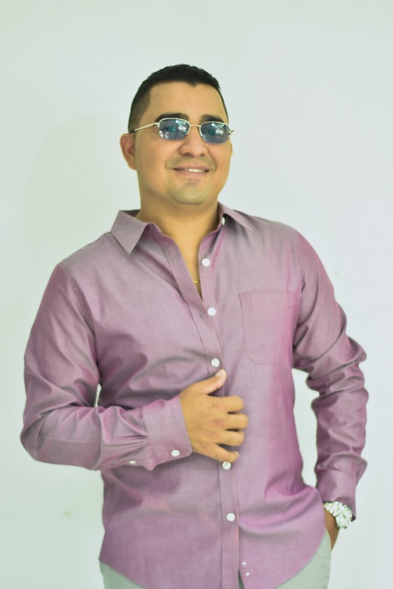 Sergio Santiago lanzó versión en estilo ranchero de «Alaba a Dios ...