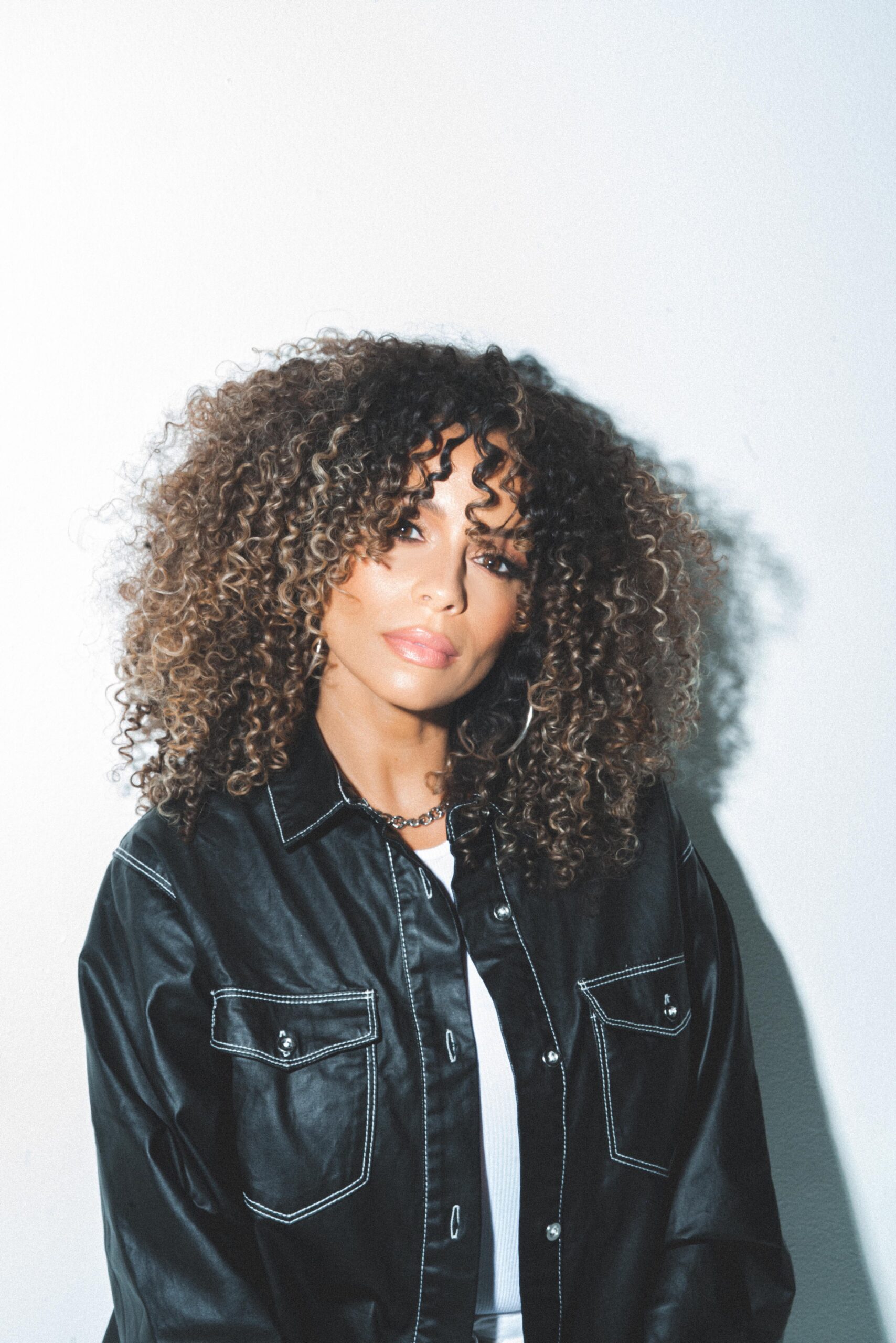 Blanca, Lanzó el Video Musical de «Papi Song (feat. Genio)», del Nuevo ...